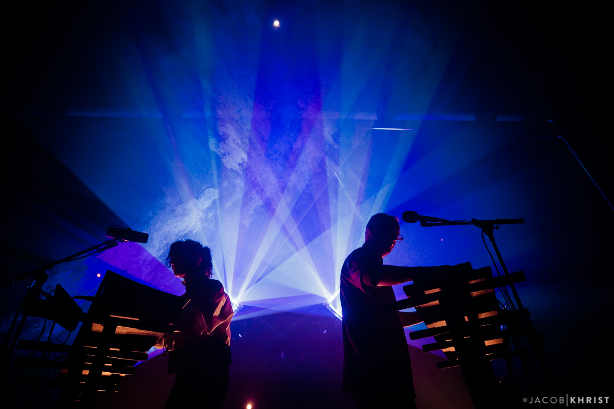 Scratch Massive annonce un nouvel album live avec le clip «Girls on Top» - Manifesto XXI